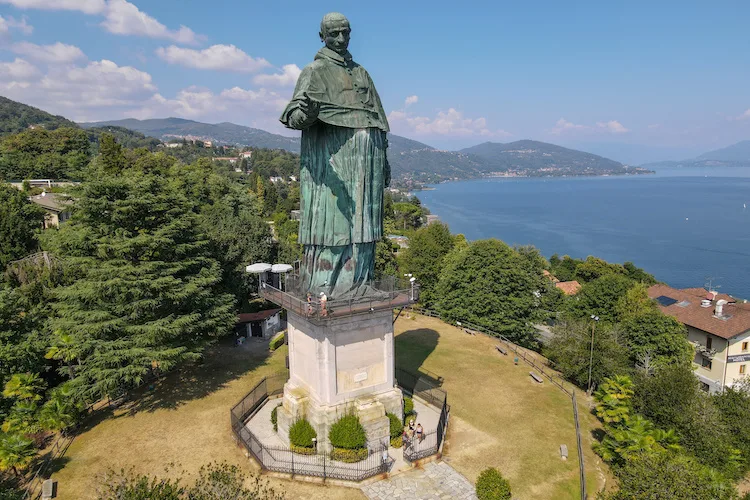 Il Colosso di San Carlo Borromeo di Arona: dettagli e curiosità sul ...