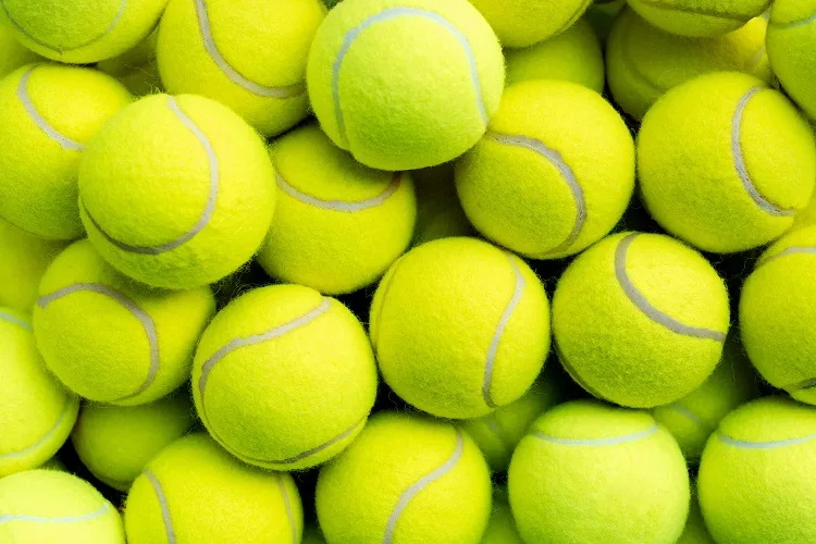 Perché dovresti mettere due palline da tennis in lavatrice