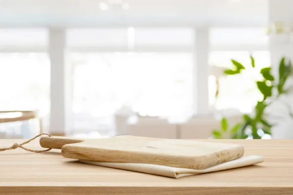Come pulire il tagliere in legno senza rovinarlo?