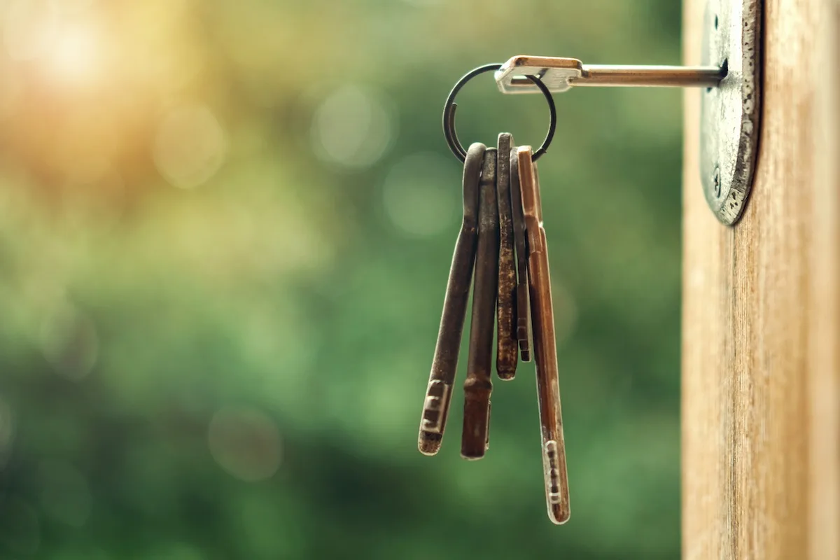 Chi paga per installare un impianto di allarme in una casa in affitto?