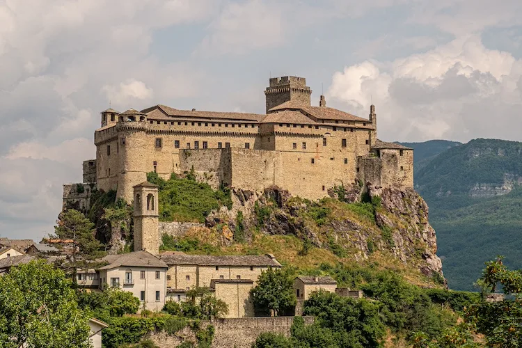 Castello di Bardi: dove si trova, come arrivare e cosa vedere