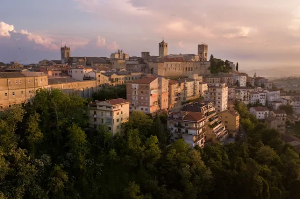 Osimo, dove si trova e cosa vedere nella "città senza testa"