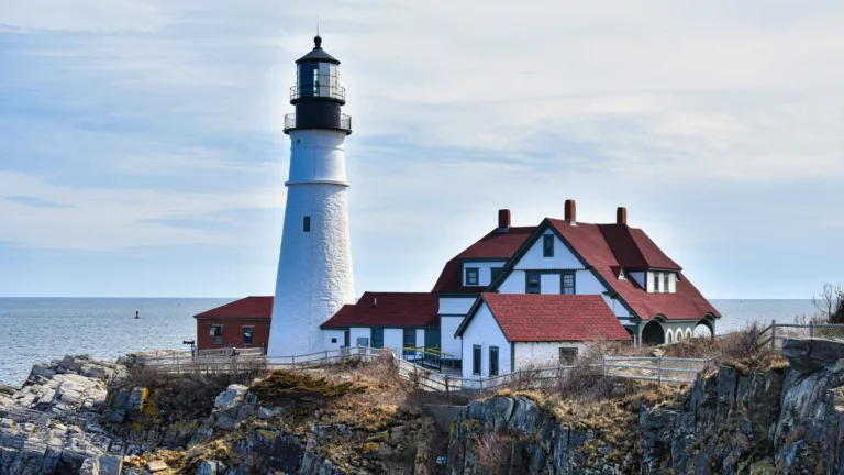 Is it possible to live in a lighthouse?