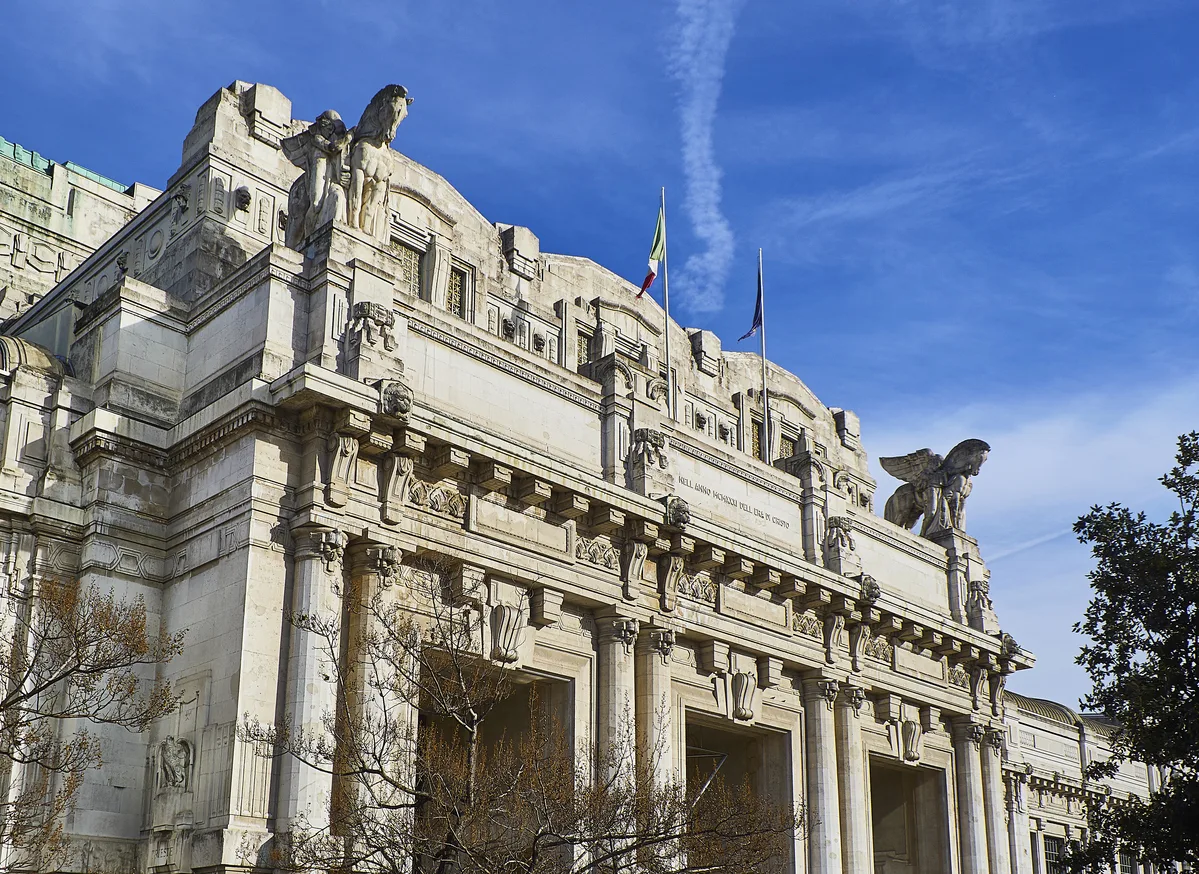How to get to Milan by car, coach, train or plane