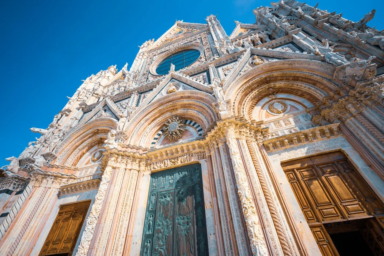 Qual è la differenza tra chiesa, basilica, cattedrale e duomo?