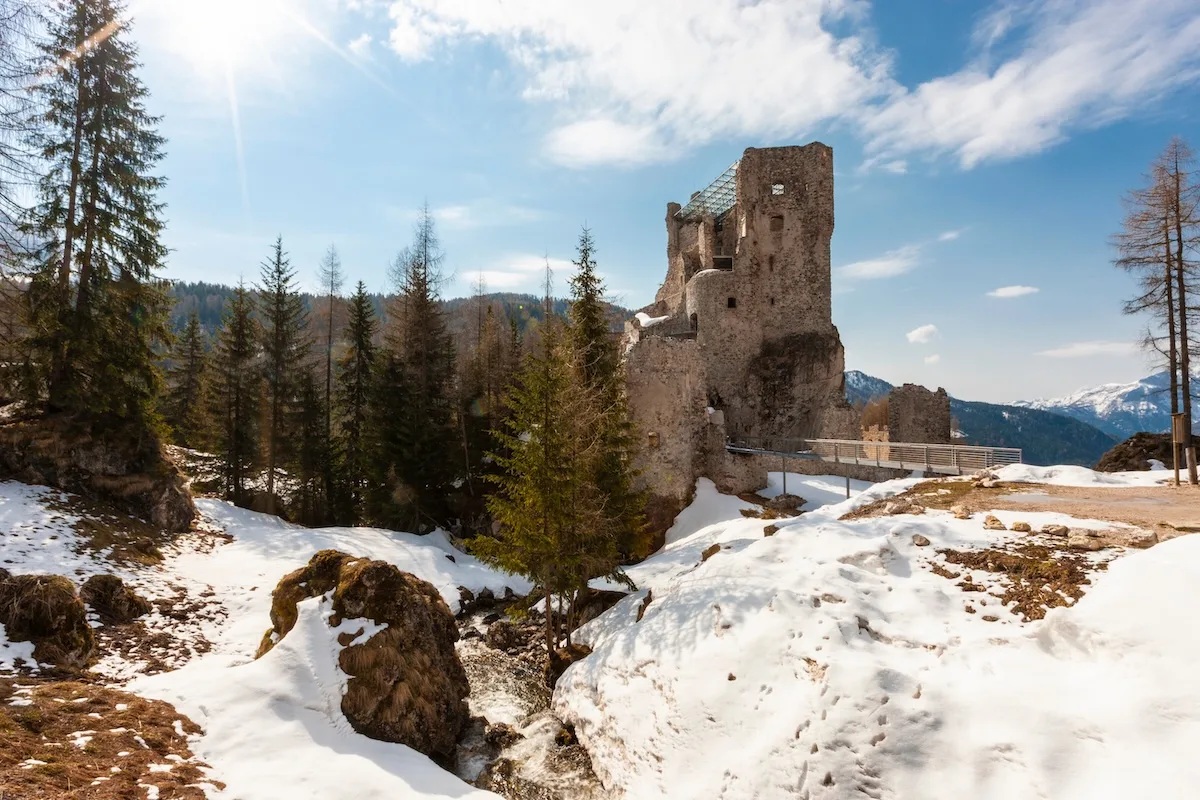 Castello di Andraz, storia e come visitare la fortezza più alta d ...