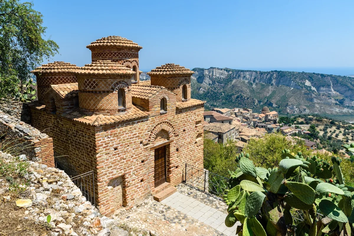 Stilo, la "città del sole": cosa vedere e quanto cosa viverci