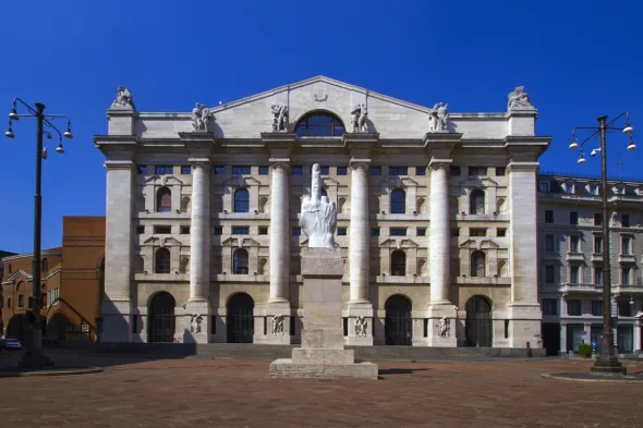 Storia, caratteristiche e curiosità di Palazzo Mezzanotte a Milano ...
